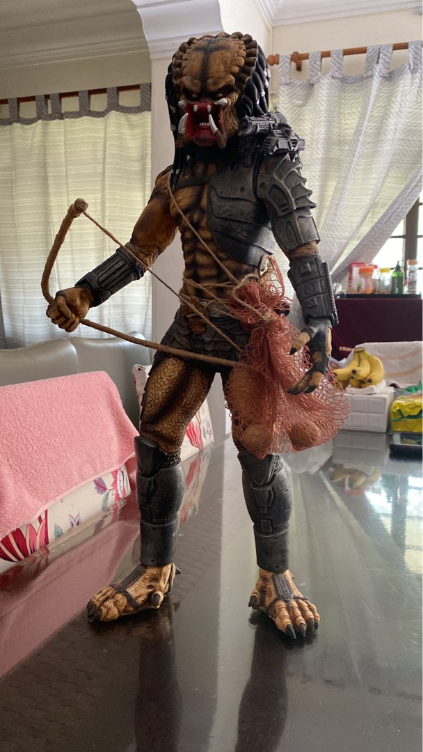 Predator Figurine, Hobbies & Toys, Memorabilia & Collectibles, Fan ...
