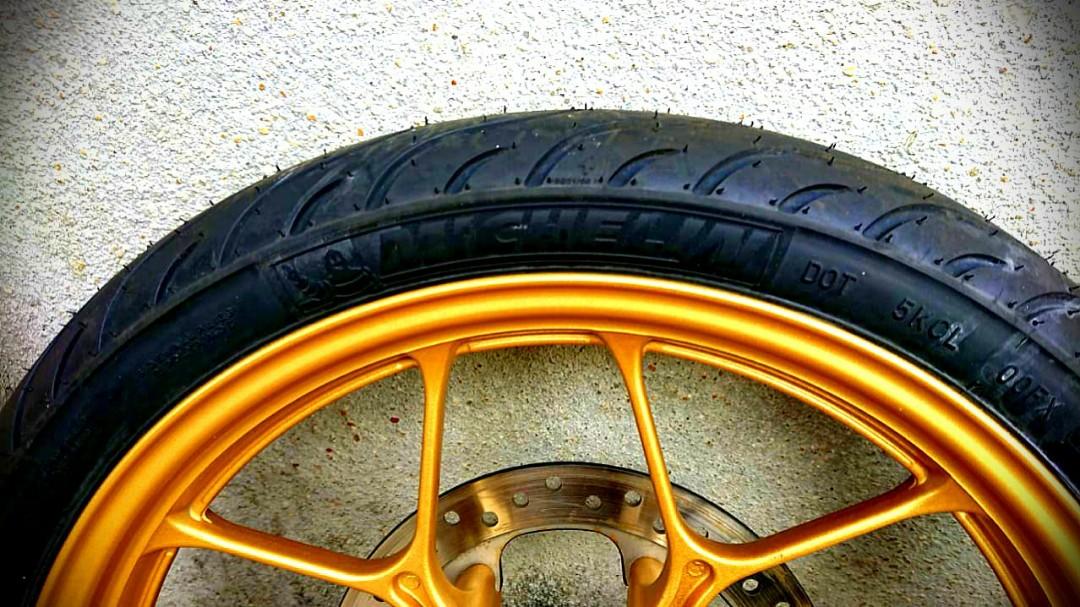 Rim Rs150 standard original + tayar michelin (2hri pakai), Motorbikes ...