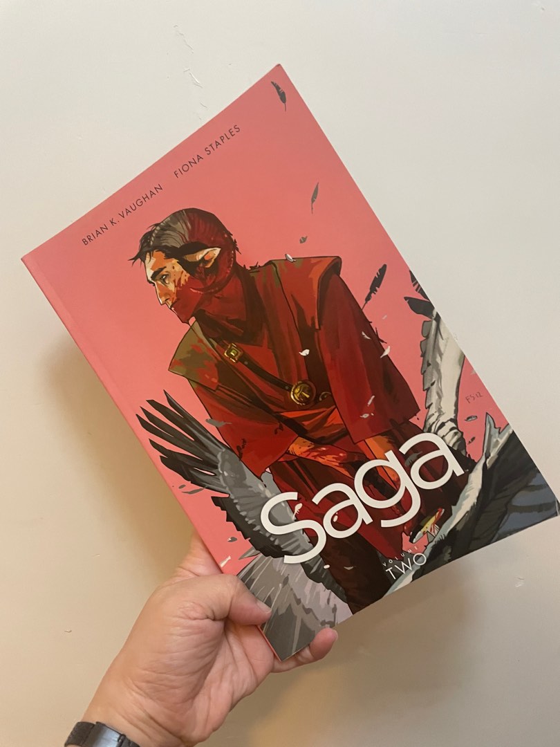 Saga Vol 2 by Brian K. Vaughan and Fiona Staples, 興趣及遊戲, 書本 & 文具, 漫畫 - Carousell