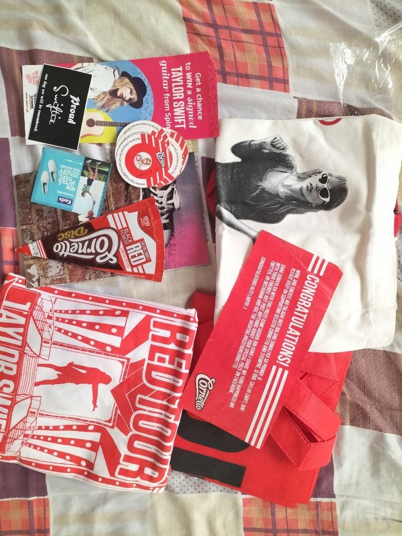 Taylor Swift - Red Tour Bundle #002 + Red T-shirt (Bundle), Hobbies ...