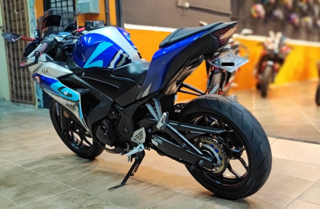 Yamaha R25 v1 Blue Shark design, Motorbikes on Carousell