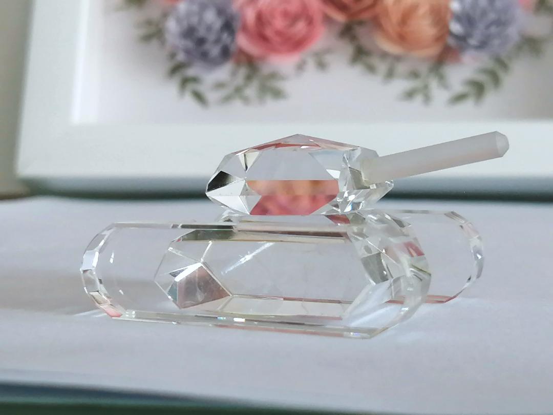 Crystal Tank. High Grade Multi-faceted Crystal Glass Artillery Tank (as ...
