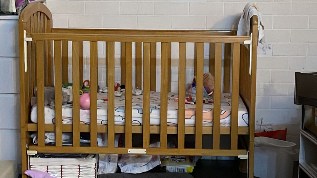 Free baby cot, Babies & Kids, Baby Nursery & Kids Furniture, Cots ...