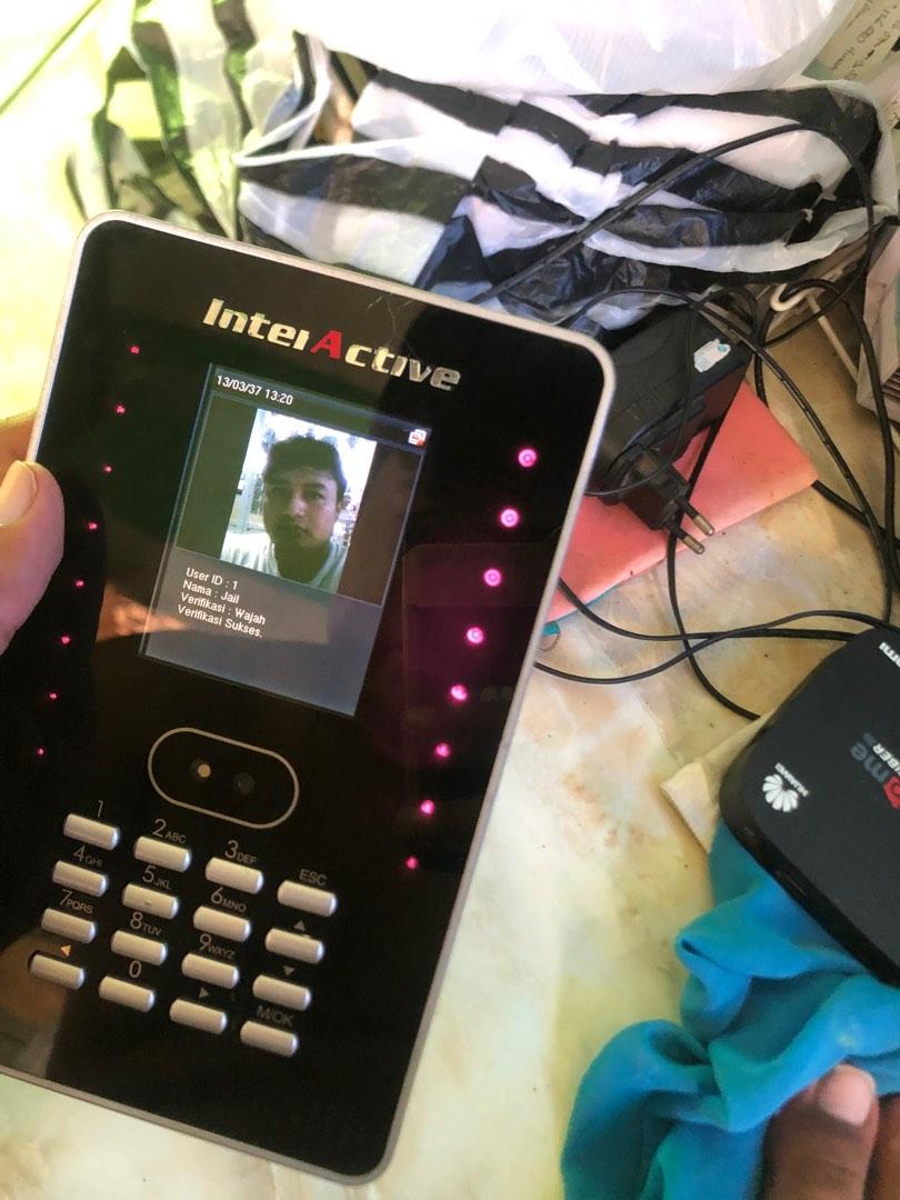 Mesin absensi scan wajah / face id InterActive F4000, Elektronik ...