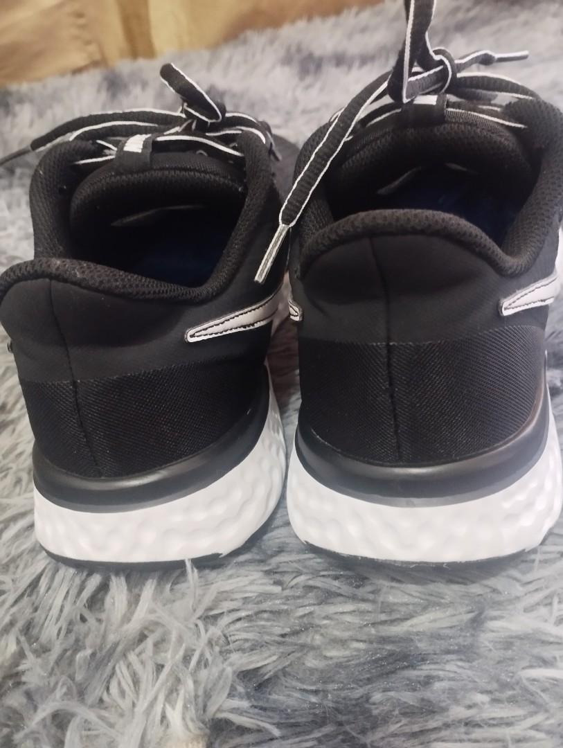 nike revolution, Men's Fashion, Footwear, Sneakers on Carousell