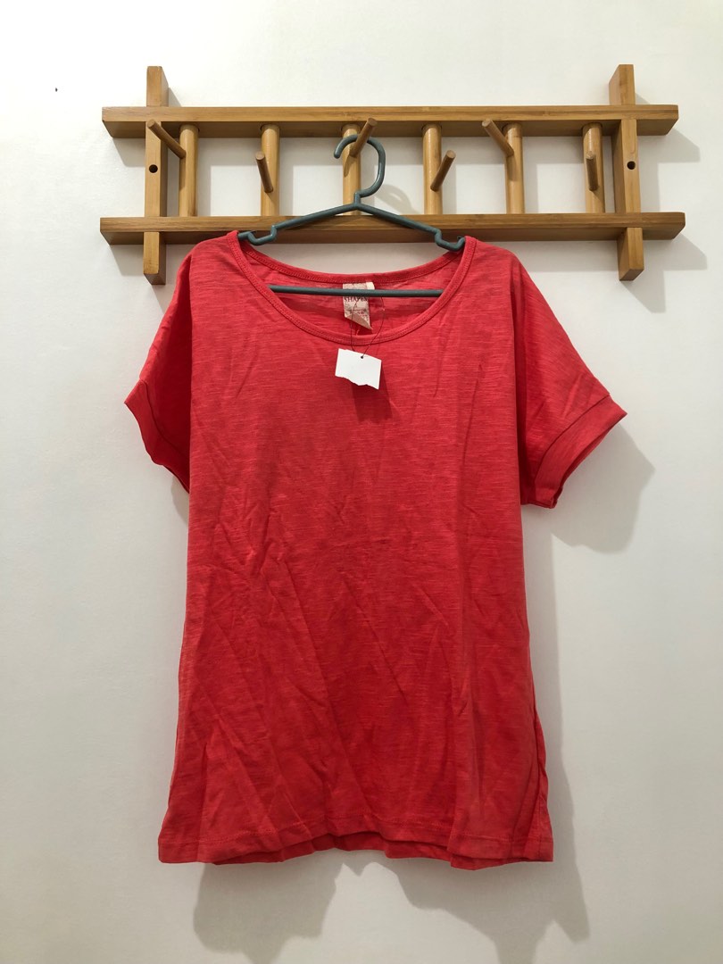 Shapes Plain Red Top T Shirt, Women's Fashion, Tops, Shirts on Carousell