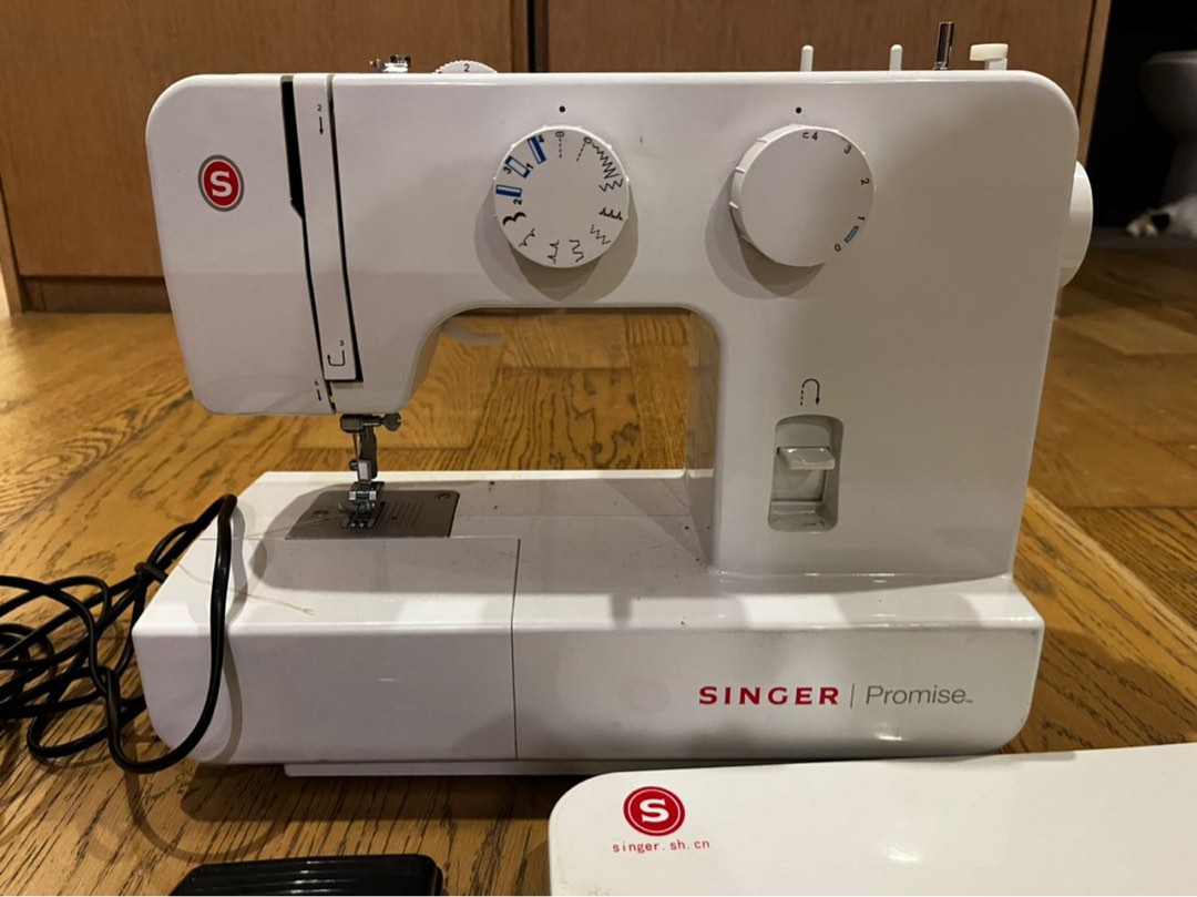 Singer - Sewing Machine Model 1409, Hobbies & Toys, Stationery & Craft ...