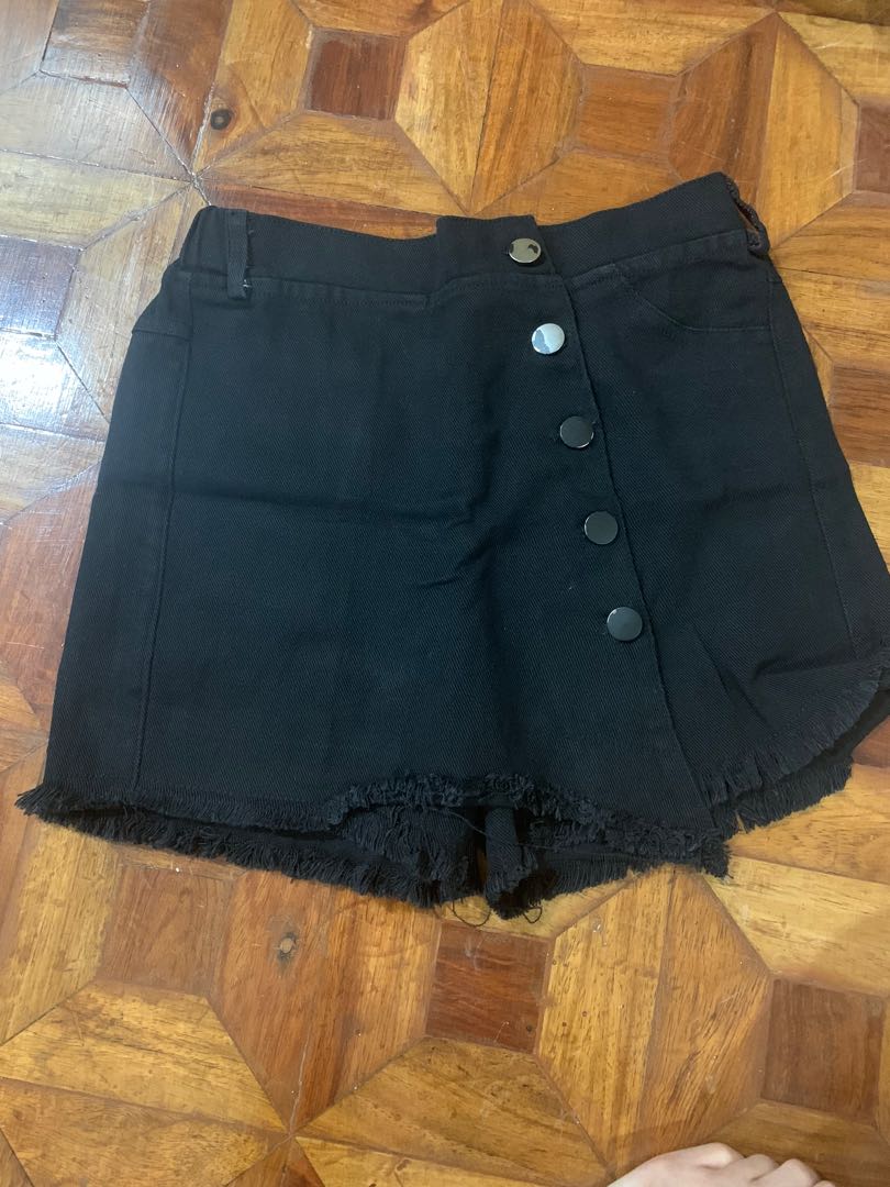 Black Palda Shorts with Side Buttons, Women's Fashion, Bottoms, Shorts ...