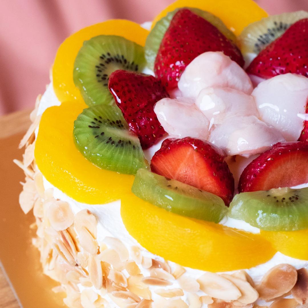 Fresh Fruit Cake 4 Inches, Food & Drinks, Homemade Bakes on Carousell