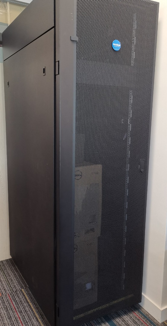 IBM OEM Server Cabinet / Server Rack 42U, 傢俬＆家居, 傢俬, 書櫃、櫃子及架 - Carousell