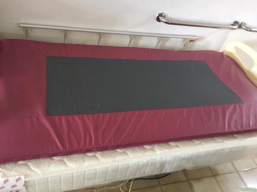 Invacare Propad Overlay Waterproof Mattress, Health & Nutrition ...