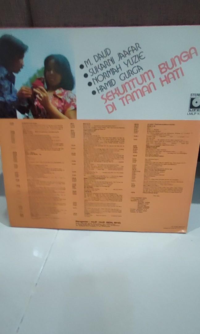 LP SEKUNTUM BUNGA DITAMAN HATI, Hobbies & Toys, Music & Media, CDs & DVDs on Carousell