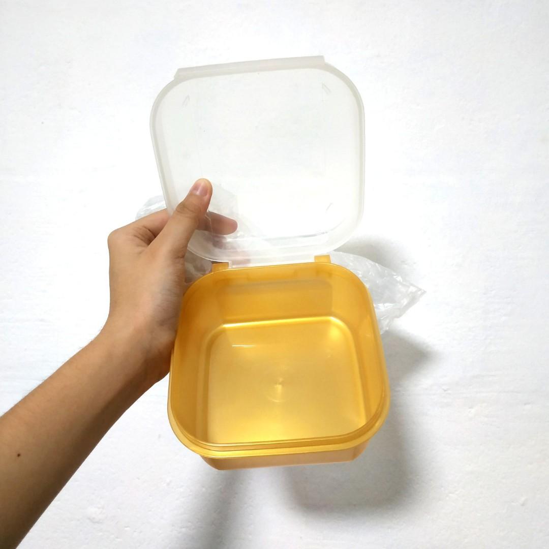 Tupperware 450 ml Mini Treat Keeper Hamburger Burger Square Container ...