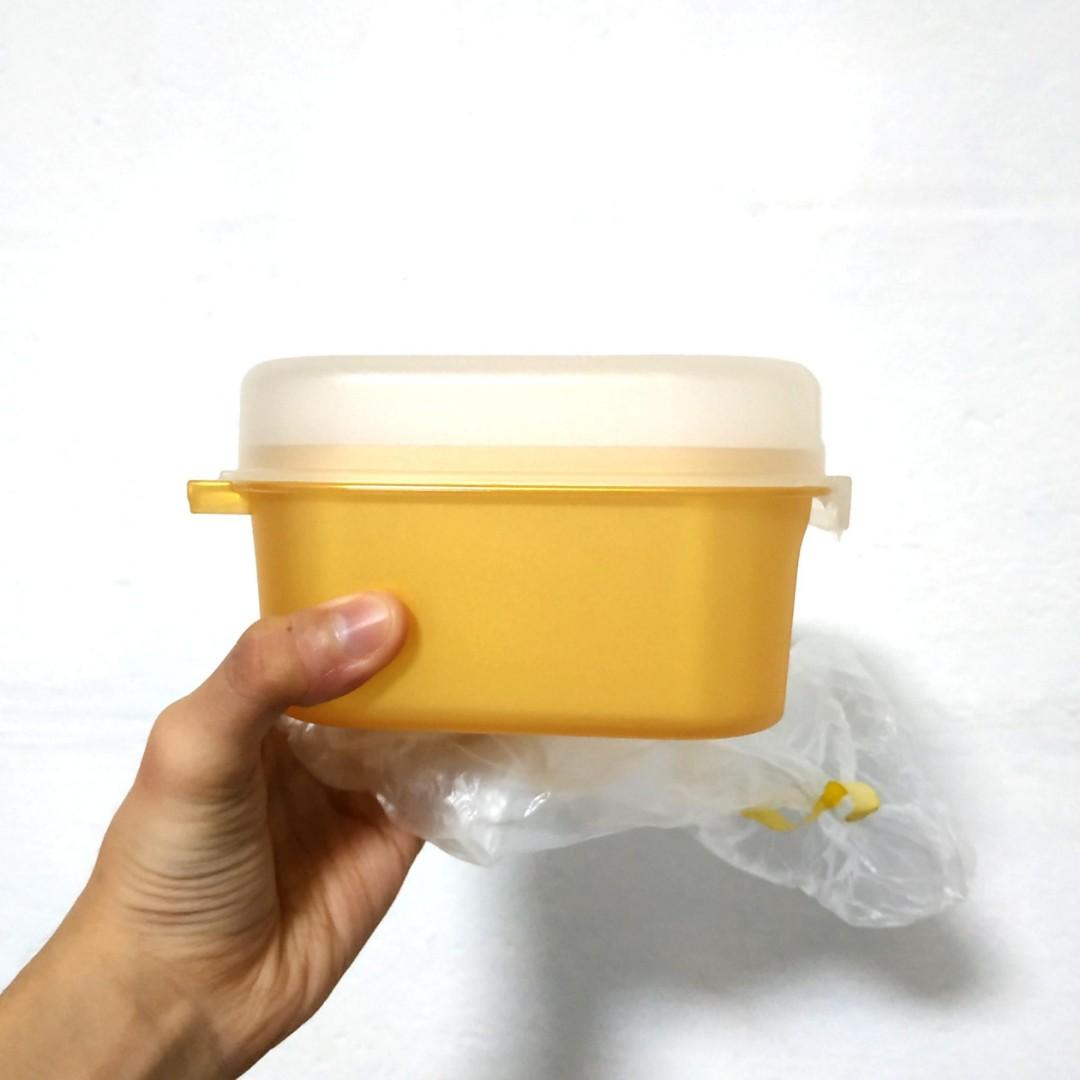 Tupperware 450 ml Mini Treat Keeper Hamburger Burger Square Container ...