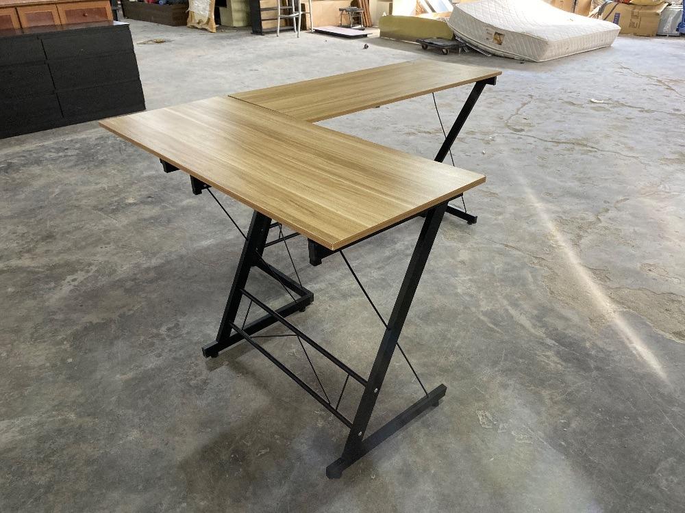 Wooden L-Shaped Computer Table / Meja Komputer Kayu Berbentuk L ...