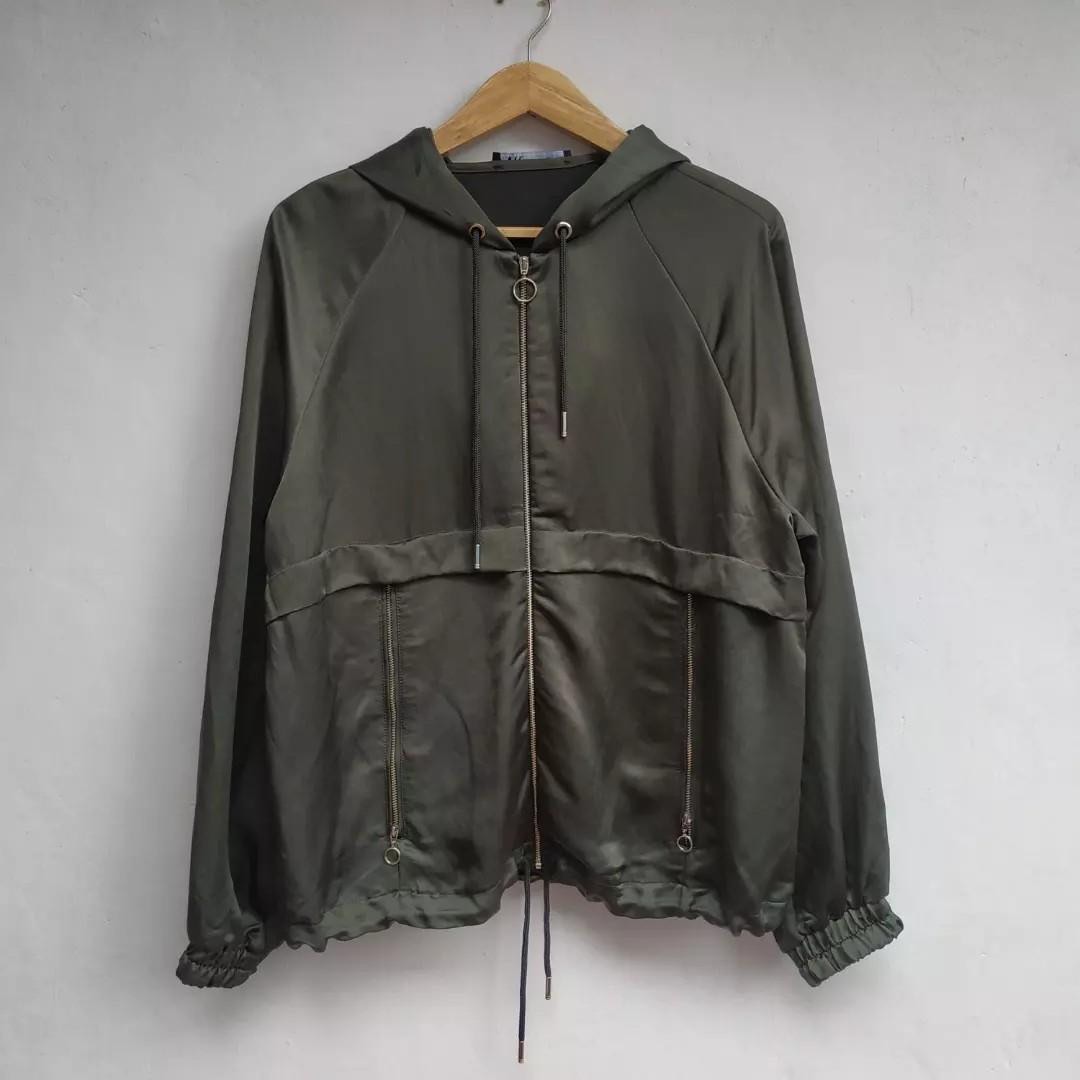 Zara Jaket, Fesyen Wanita, Pakaian Wanita, Baju Luaran di Carousell