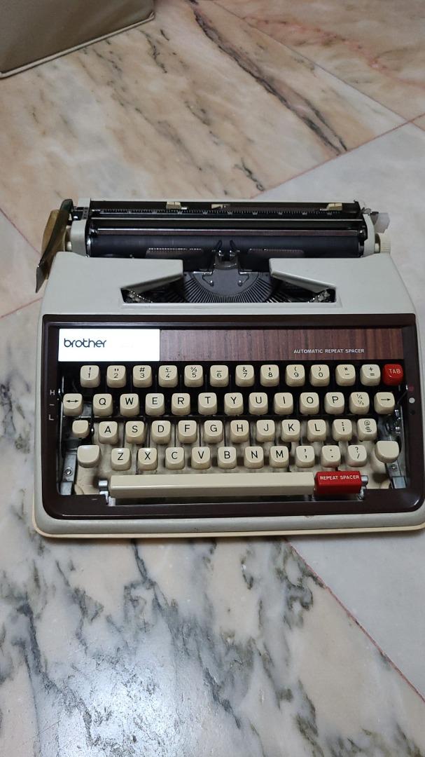 1970' Brother Portable Deluxe 1350 Typewriter Vintage Collectible ...