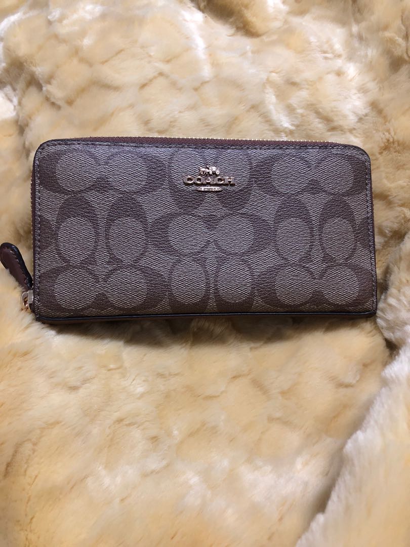 Coach long wallet, Women's Fashion, Bags & Wallets, Wallets & Card ...
