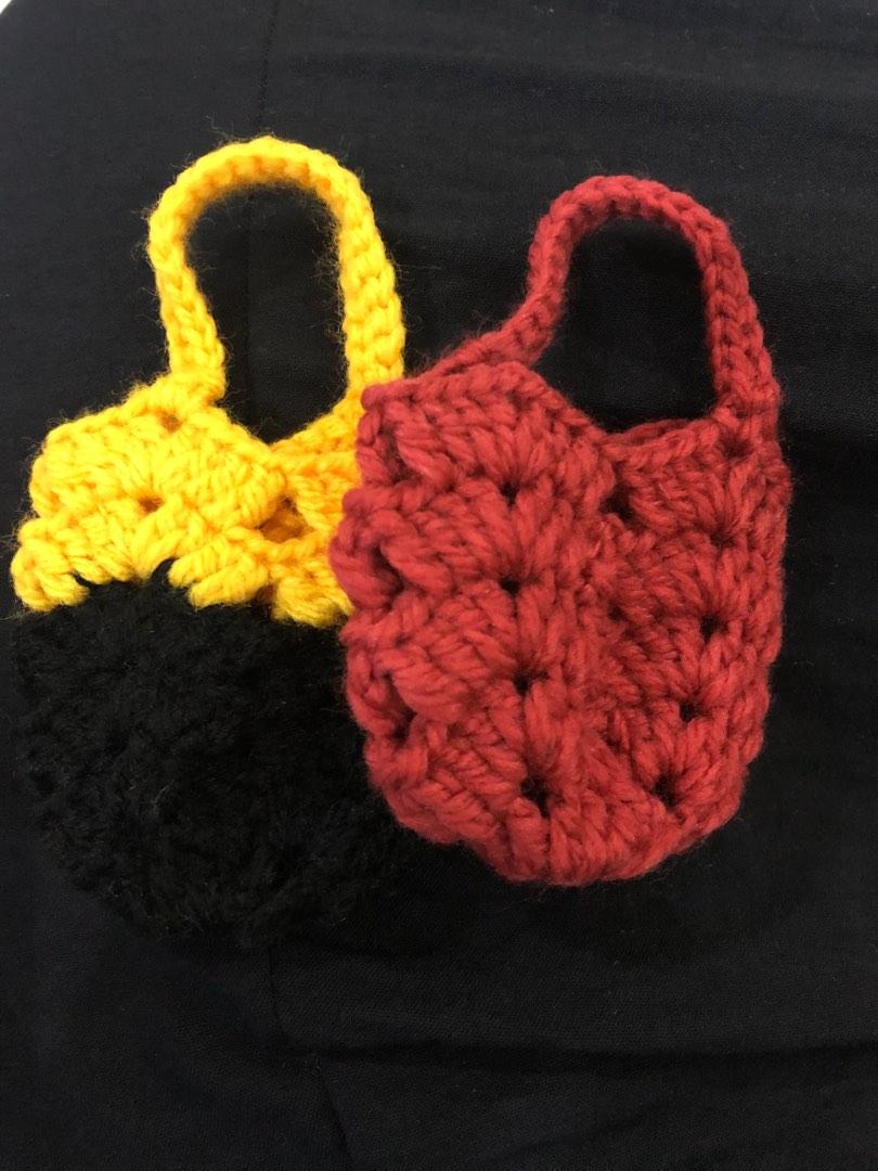Crochet Pouch Bunga Rampai, Hobbies & Toys, Stationery & Craft ...