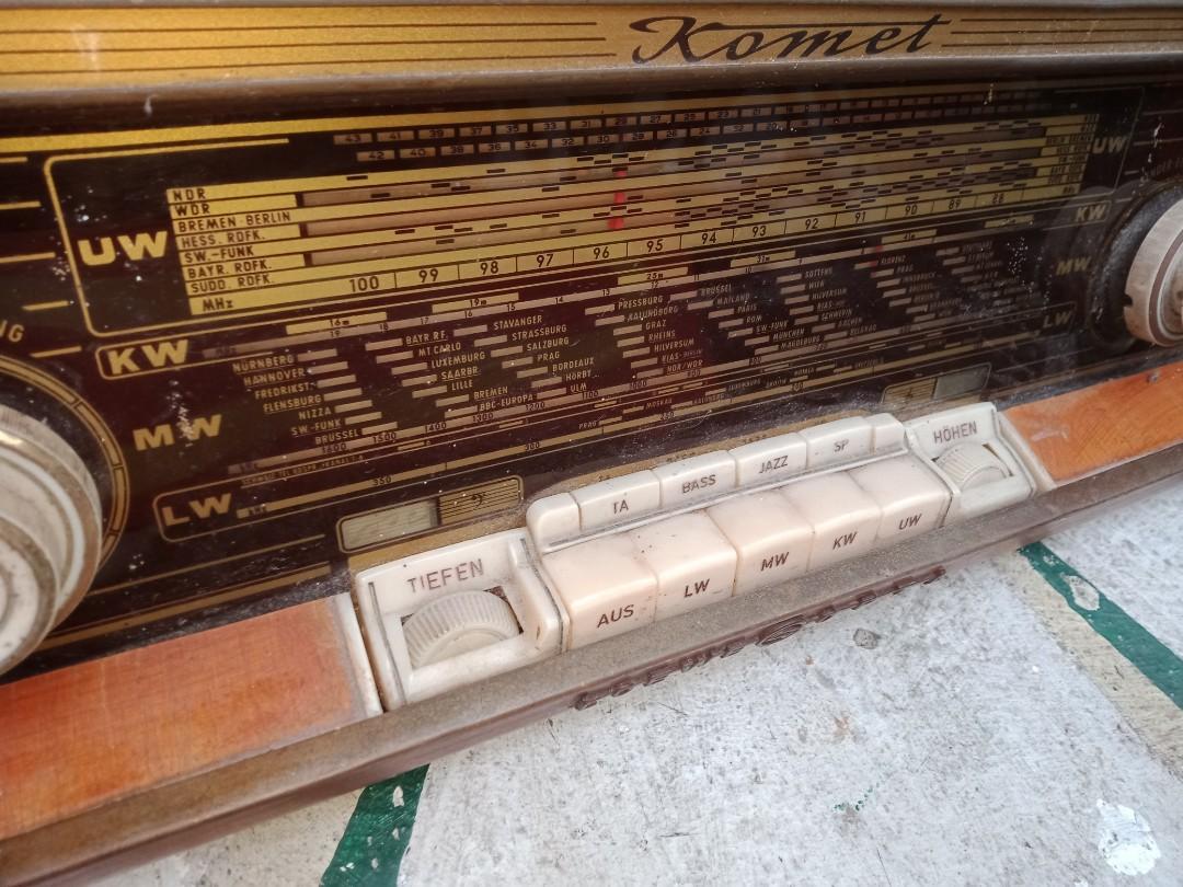 For sale vintage tube radio, Hobbies & Toys, Memorabilia & Collectibles ...