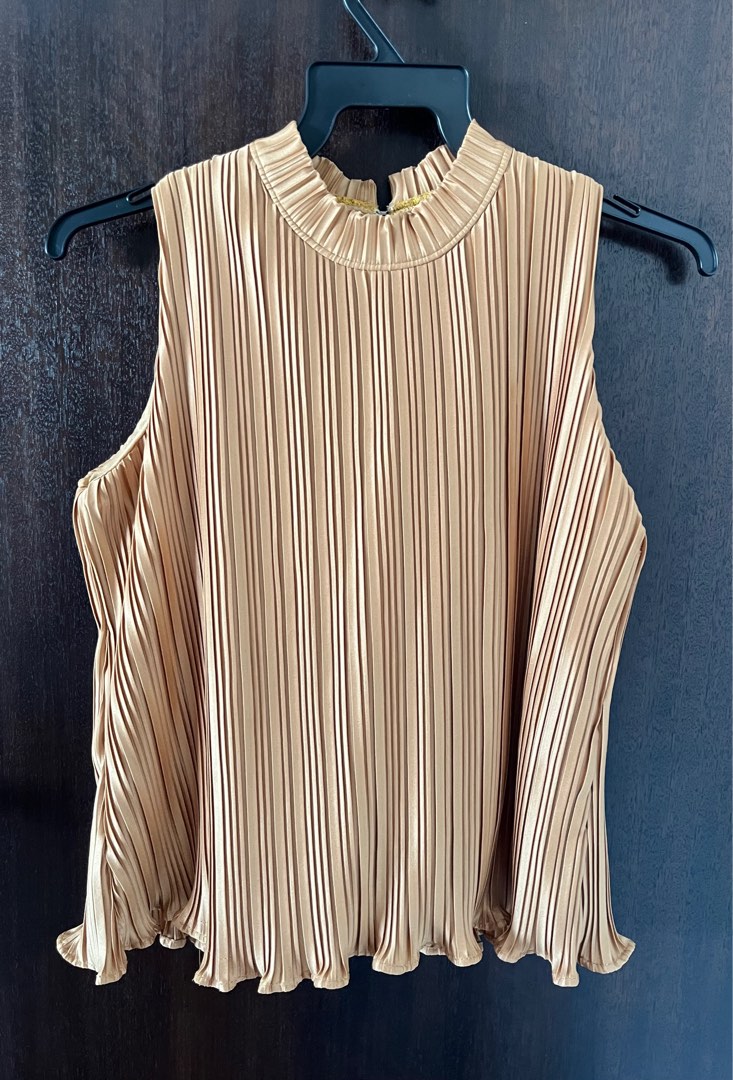 Gold coloured top, Women's Fashion, Tops, Blouses on Carousell