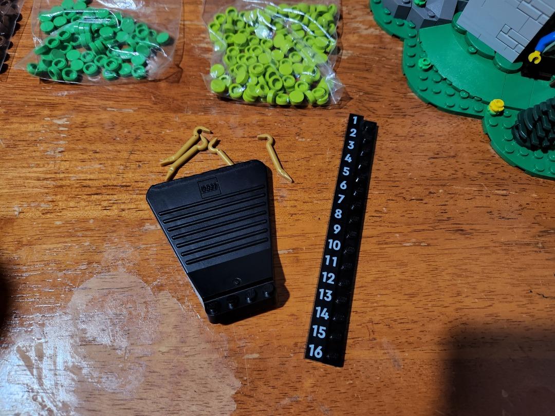 Lego 1x1 round tiles. Around 1630 round tiles, leftover from Art ...