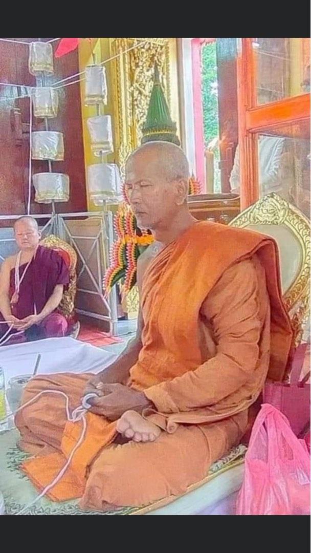 Lp Hern -Phra Kring Chao Sua 1st Batch, Hobbies & Toys, Memorabilia ...