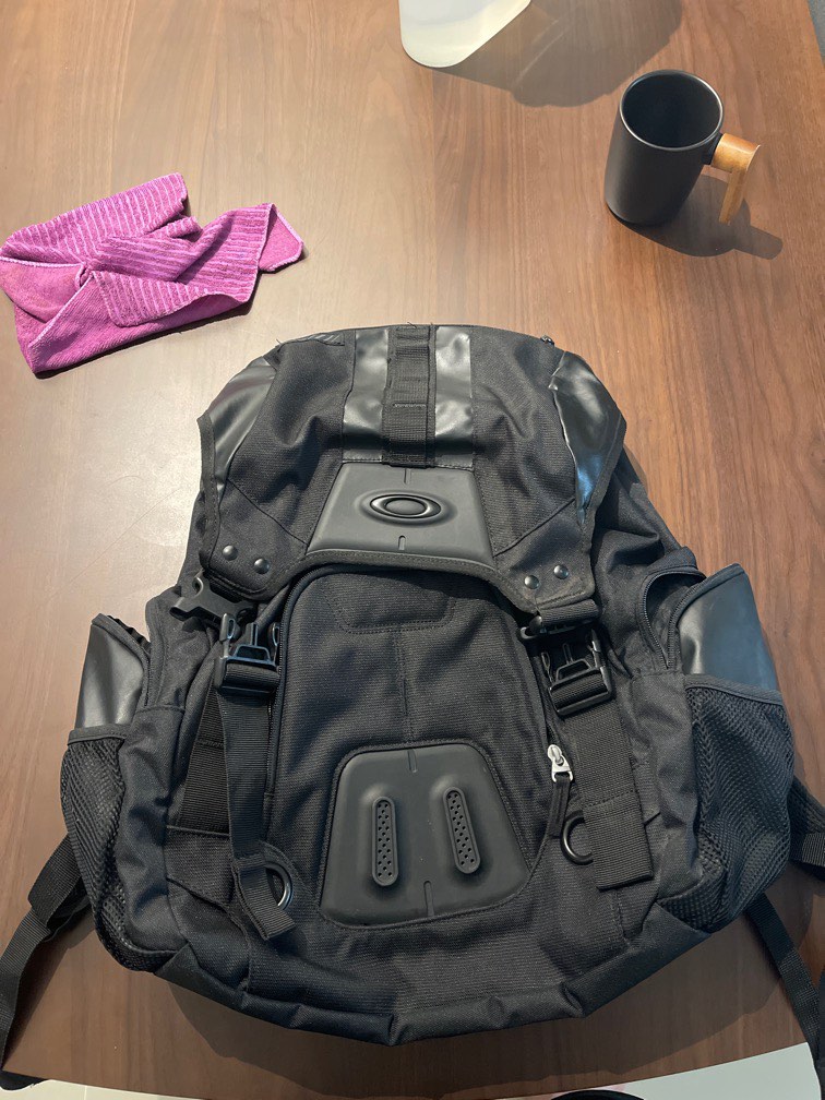 Oakley Backpack, Men's Fashion, Bags, Backpacks on Carousell