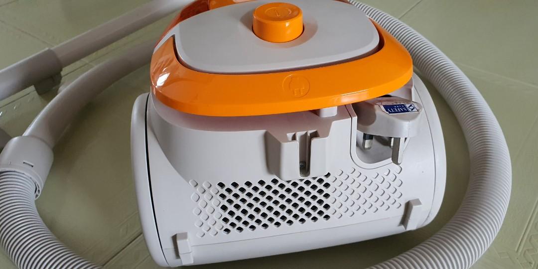 Philips Easygo Power Cyclone 3 Vacuum Cleaner, TV & Home Appliances ...