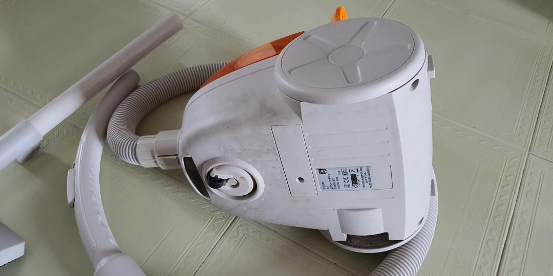 Philips Easygo Power Cyclone 3 Vacuum Cleaner, TV & Home Appliances ...
