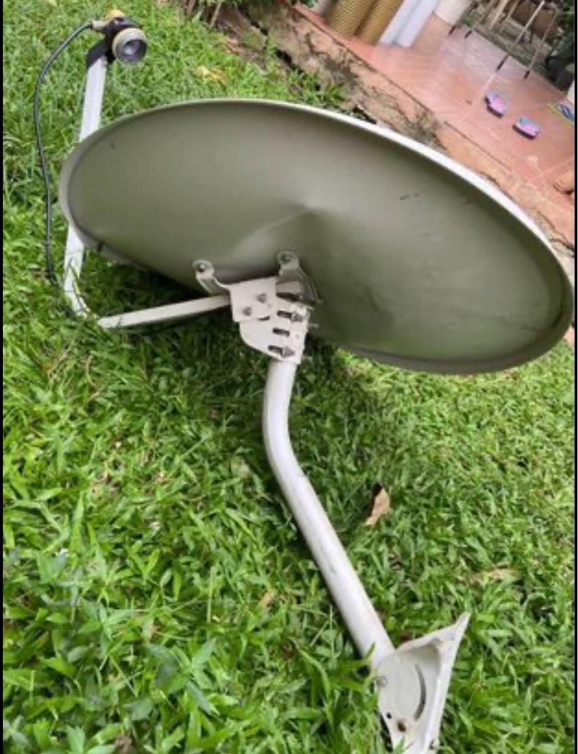 Preloved Sky Direct Sateliite Dish & box, TV & Home Appliances, TV ...