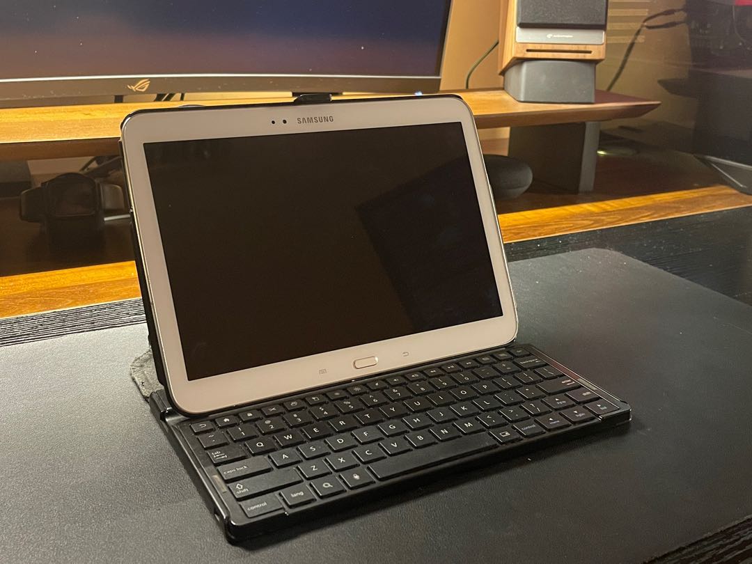 Samsung Galaxy Tab 3 (10.1 inch, Wi-Fi) tablet with free Targus VersaVu ...