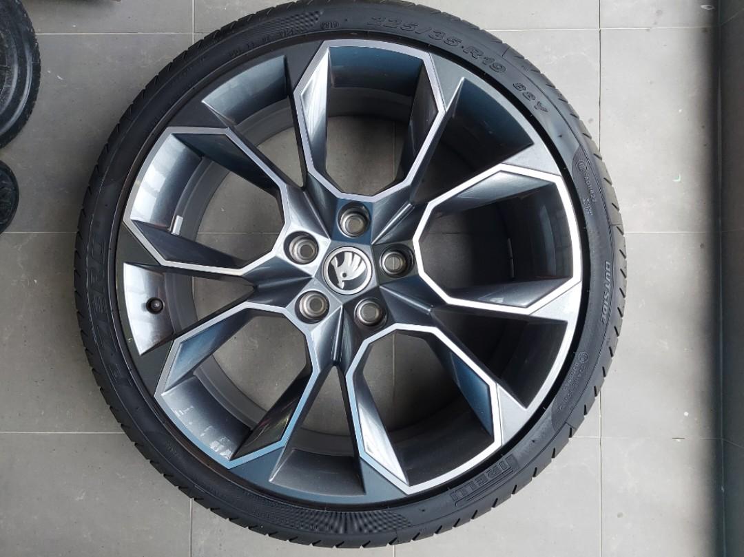 Stock Skoda Octavia VRS 19 inch rims 5x112, Car Accessories, Tyres ...