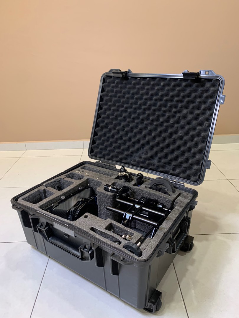 Tilta Shoulder Rig with Hard Case, Photography, Photography Accessories ...