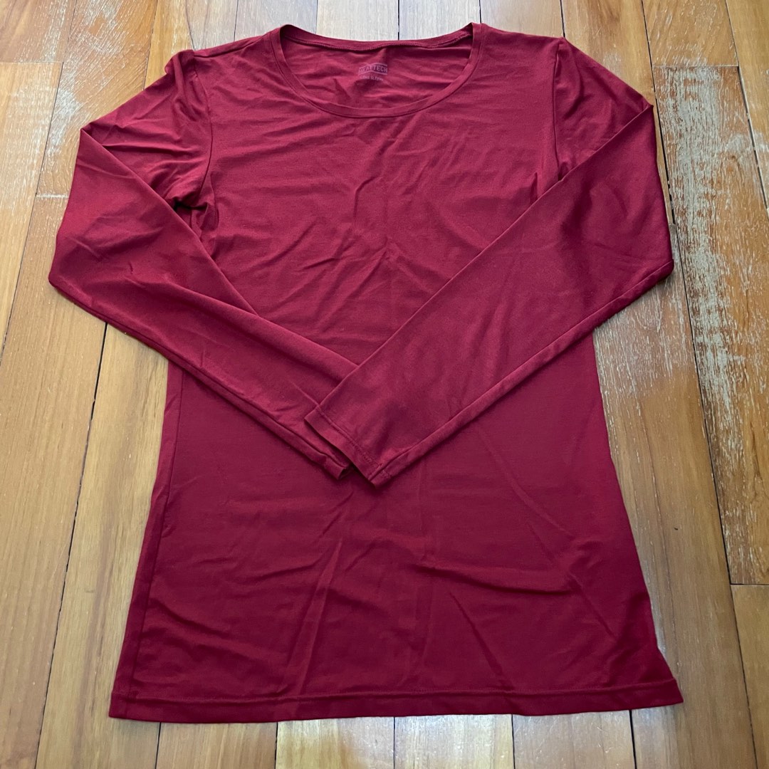 uniqlo heat tech red, Women's Fashion, Tops, Longsleeves on Carousell