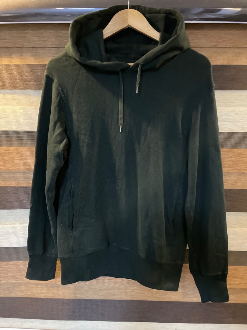 UNIQLO HOODIE, Men's Fashion, Coats, Jackets and Outerwear on Carousell
