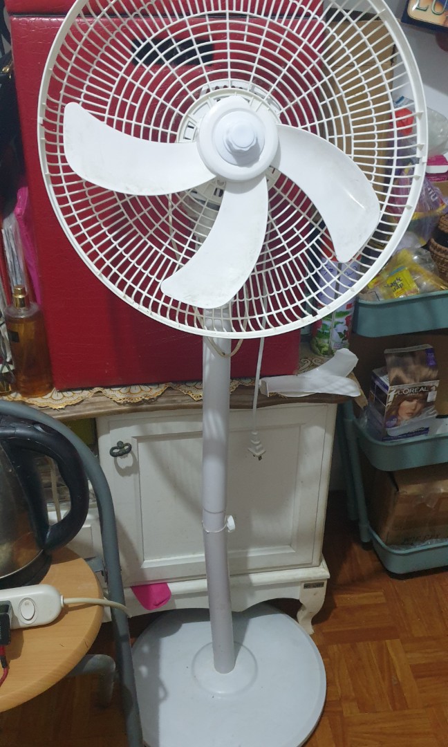 White fan w/o 2 elise but still working, TV & Home Appliances, Other ...