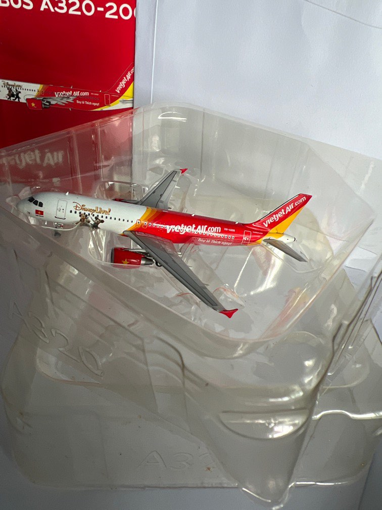 1:400 Phoenix Vietjet Air VN-A680 with Disney Livery, Hobbies & Toys ...