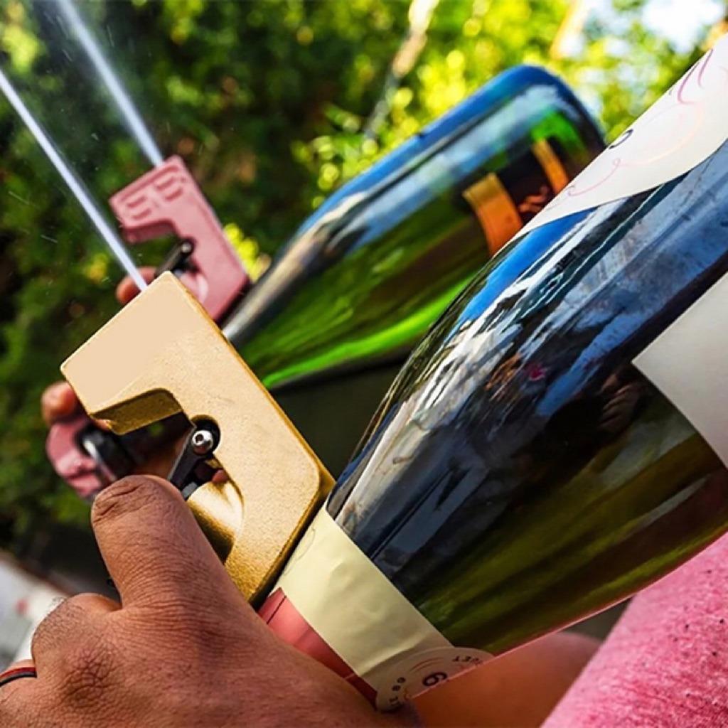 Champagne Spray Gun Pool Party Bar Atmosphere Burning Champagne Gun ...