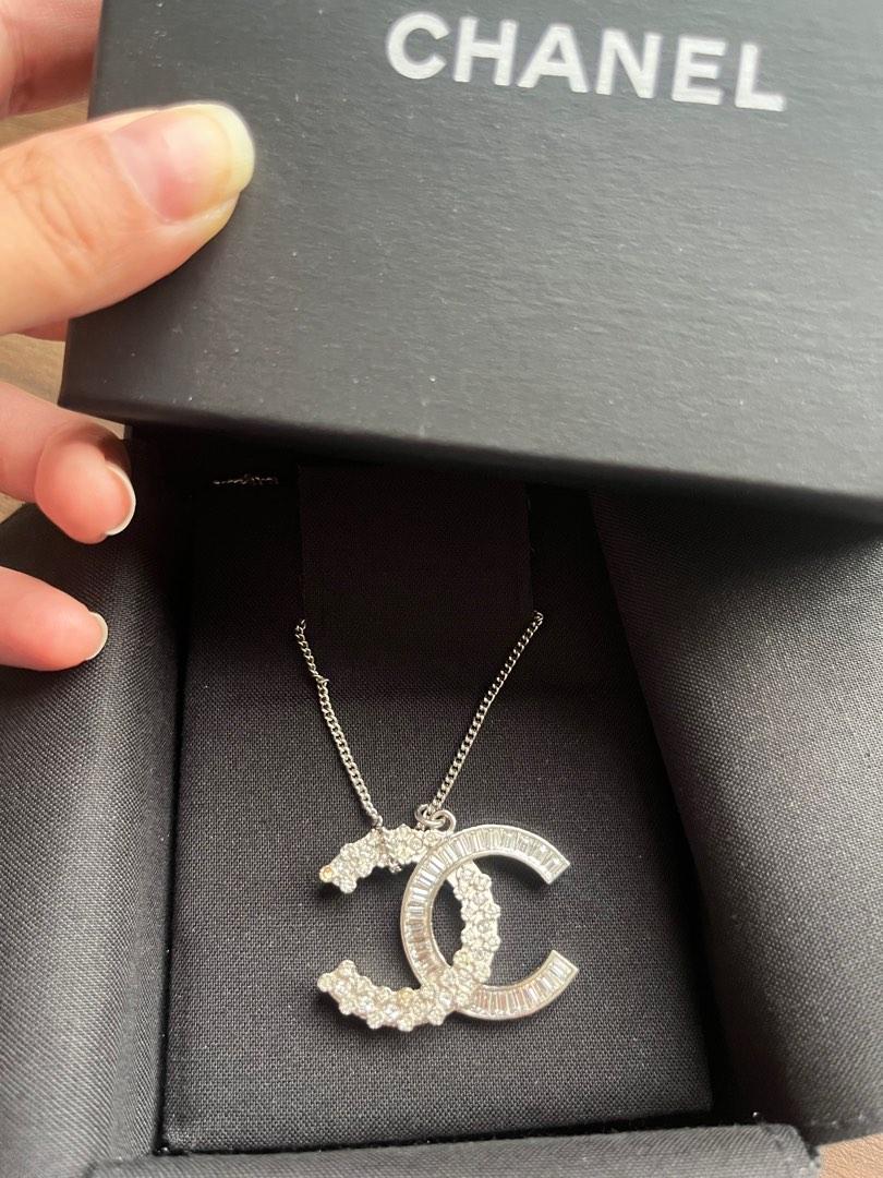 Chanel Necklace, Women's Fashion, Jewelry & Organisers, Necklaces on ...