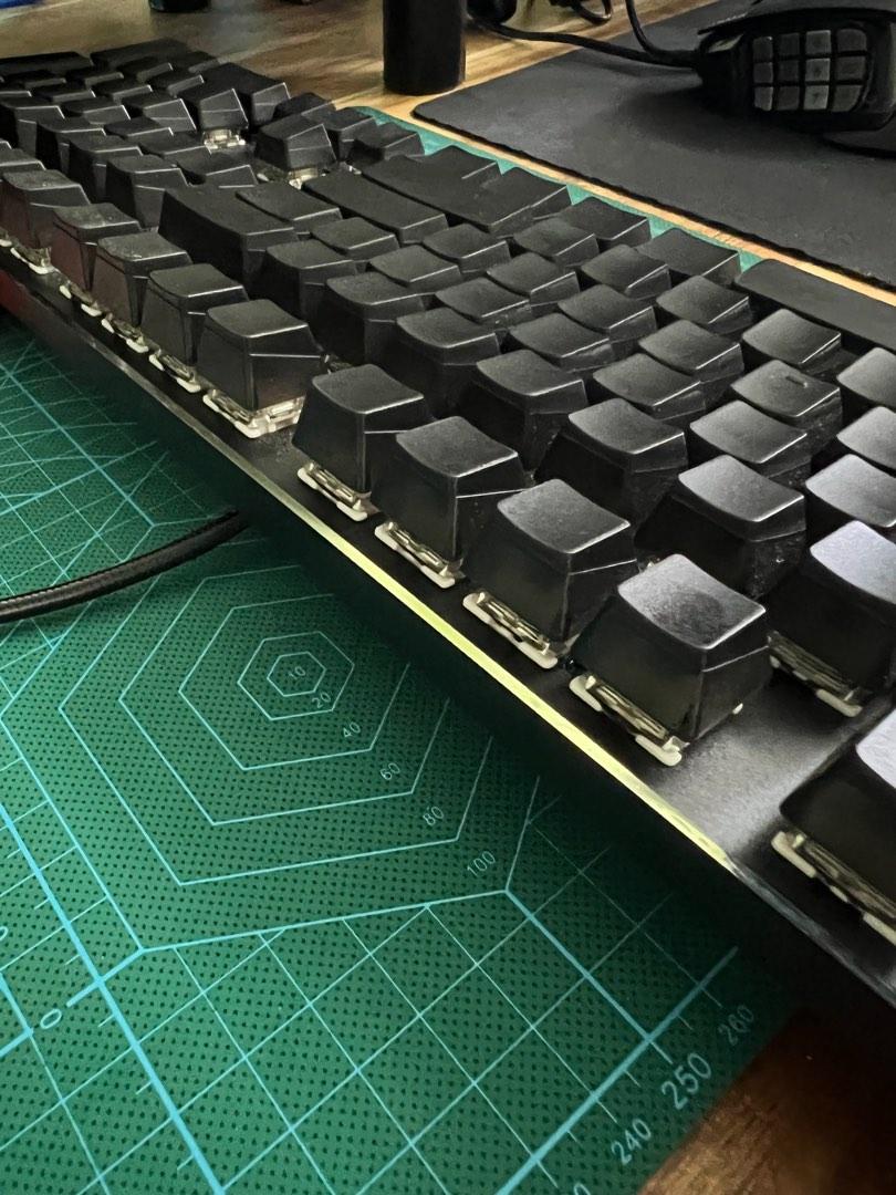 Custom Keyboard (Glorious GMMK barebone, Gateron Yellow lubed and ...