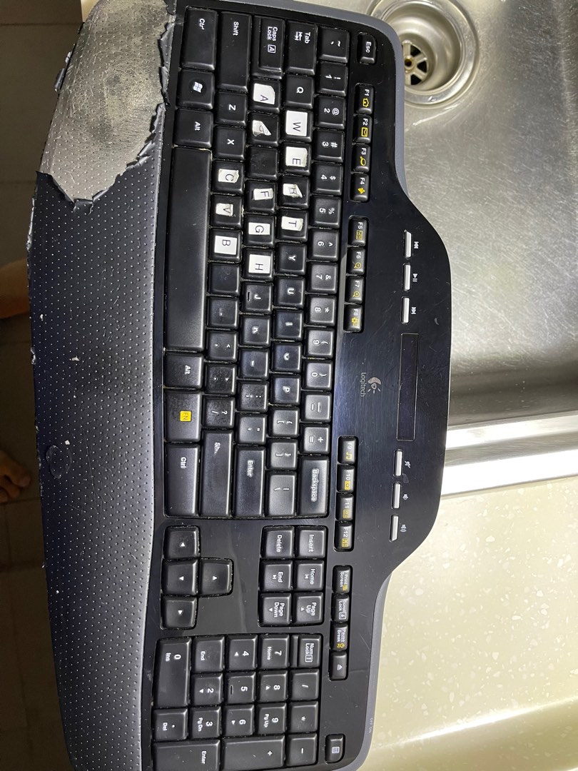 Extremely heavily used keyboard and mouse set, Computers & Tech, Parts ...