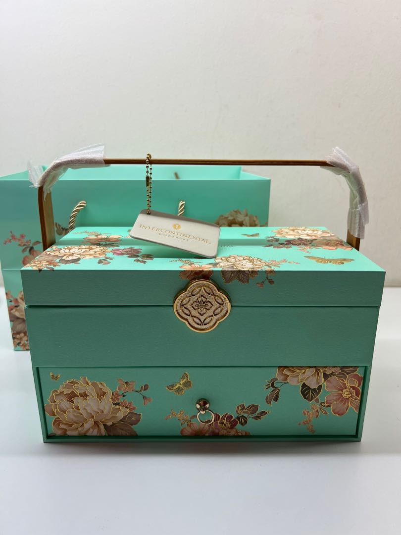 Intercontinental Baked Mooncakes: Signature Classics (Original Price ...