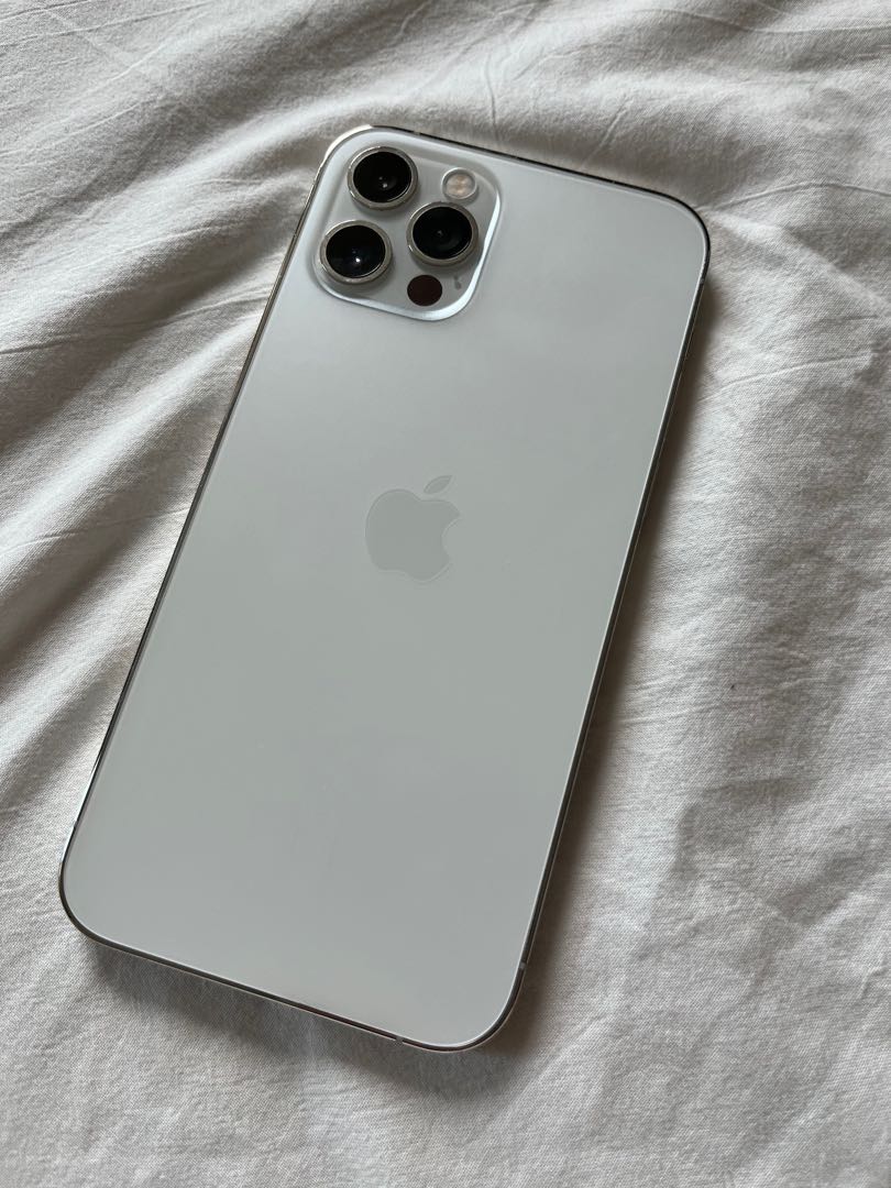 [Like new] iPhone 12 Pro silver 128GB with almost new accessories ...