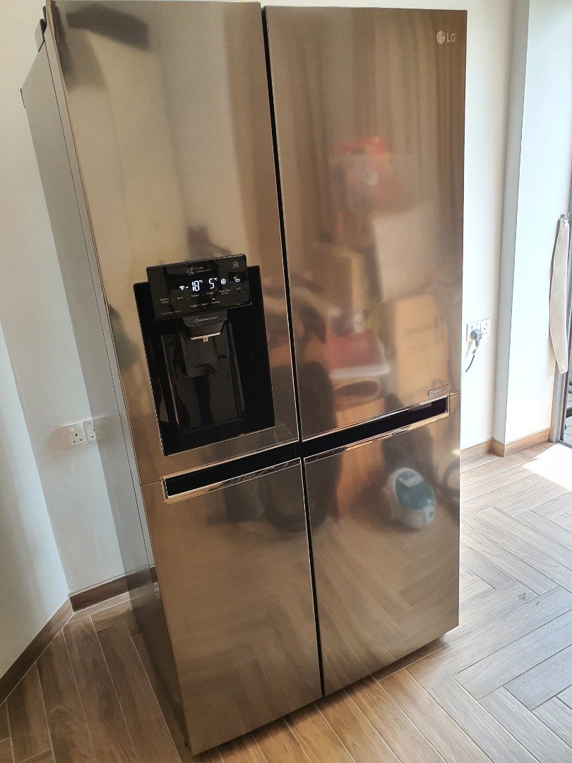 LG two doors fridge &freezer with Ice & Water system (3k SGD org price ...