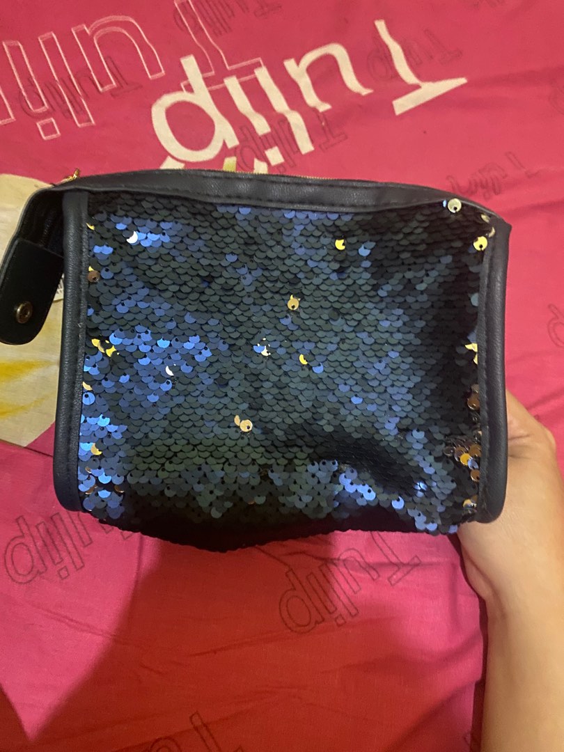 New !! Pouch Miniso Navy, Fesyen Wanita, Tas & Dompet di Carousell