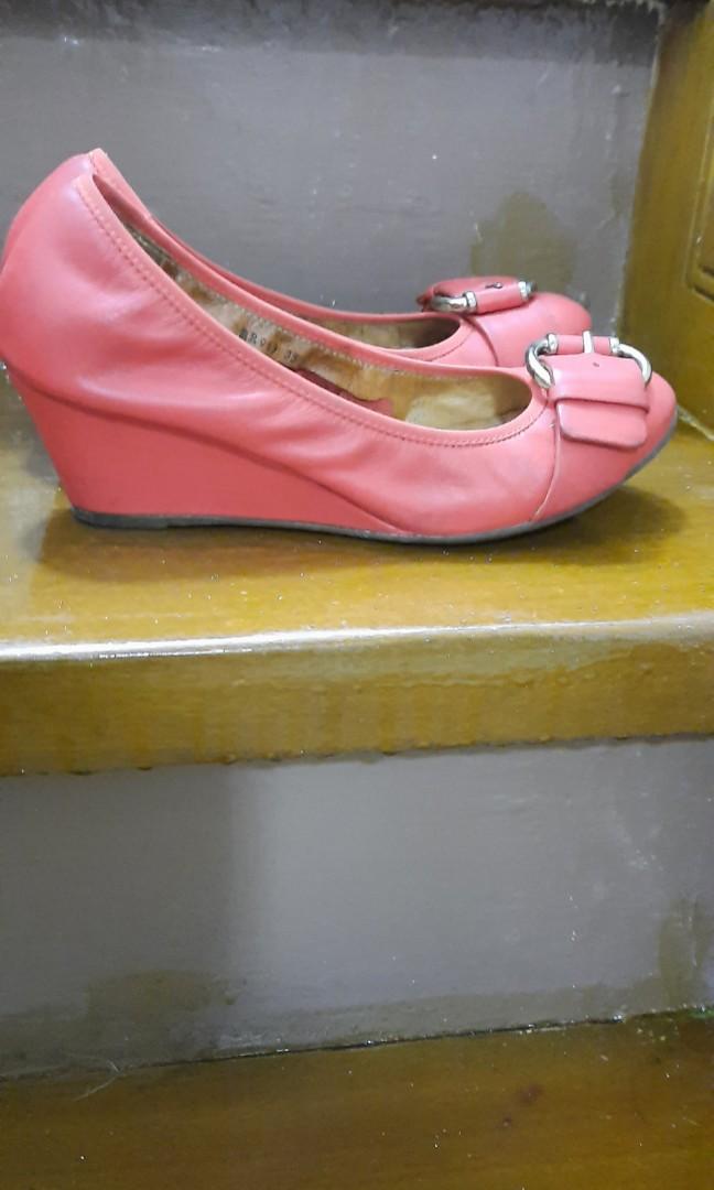 Red wedge shoes Staccato, Women's Fashion, Footwear, Wedges on Carousell
