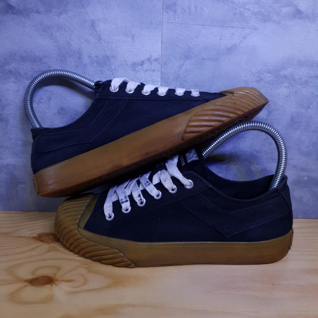 Sepatu Kanvas Pony Shooter, Fesyen Wanita, Sepatu di Carousell