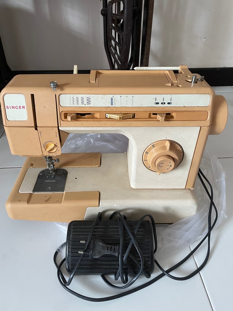 Singer Sewing Mchine, Hobbies & Toys, Stationery & Craft, Craft ...