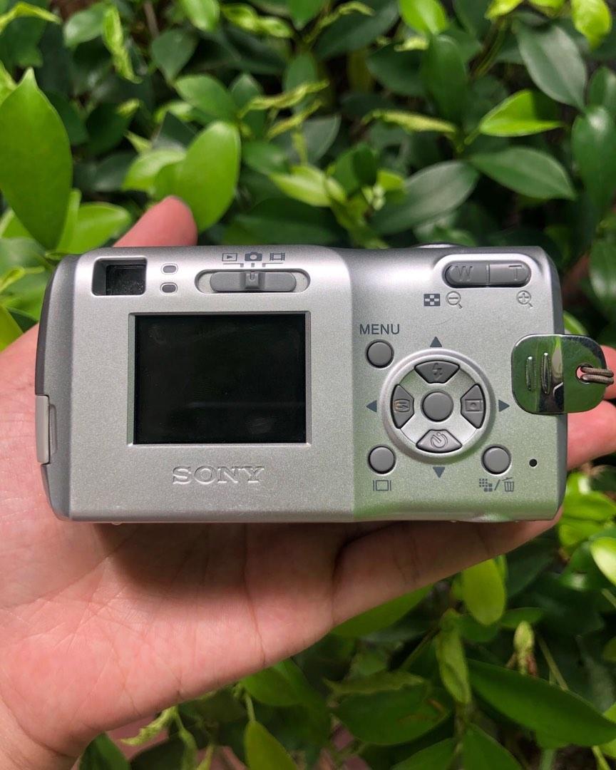 Sony cybershot dsc-s40, Photography, Cameras on Carousell